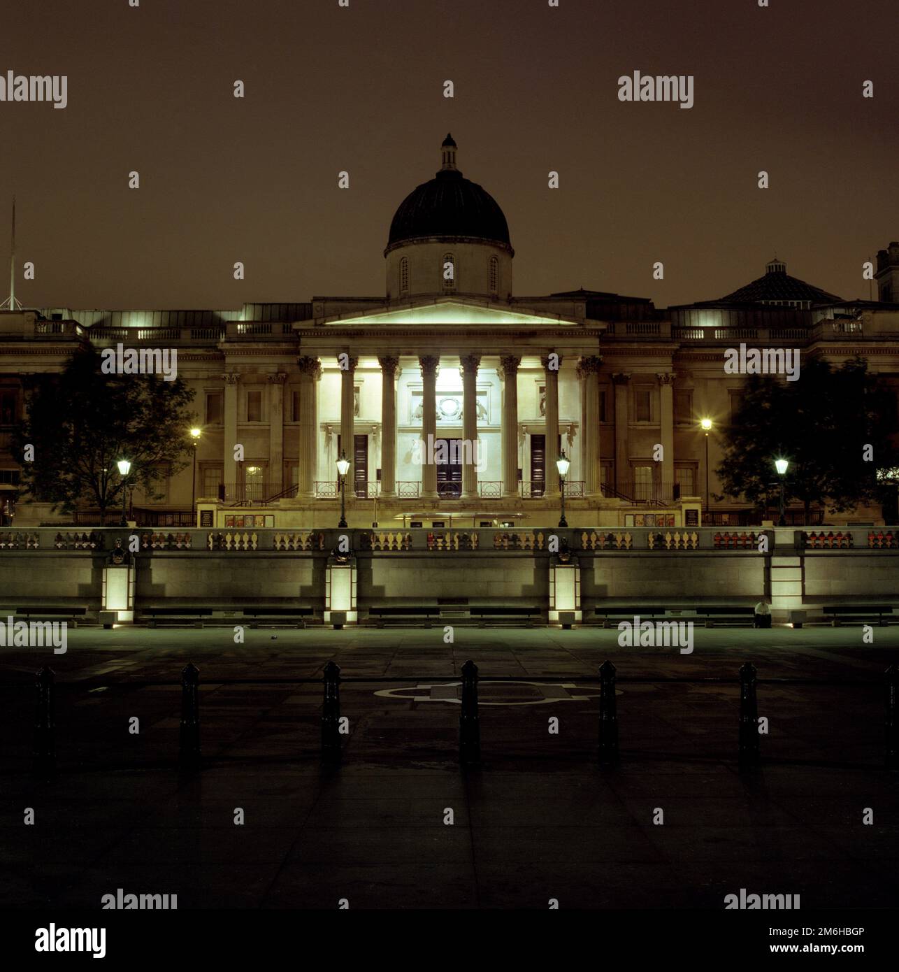 National gallery columns hi-res stock photography and images - Alamy