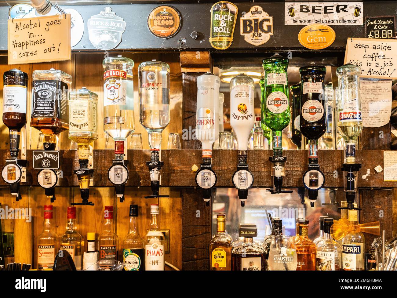 Mevagissey pub hi-res stock photography and images - Alamy