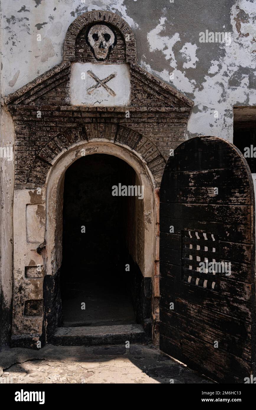 Skull, entrance to dungeon, Elmina Castle, St. George's Castle ...