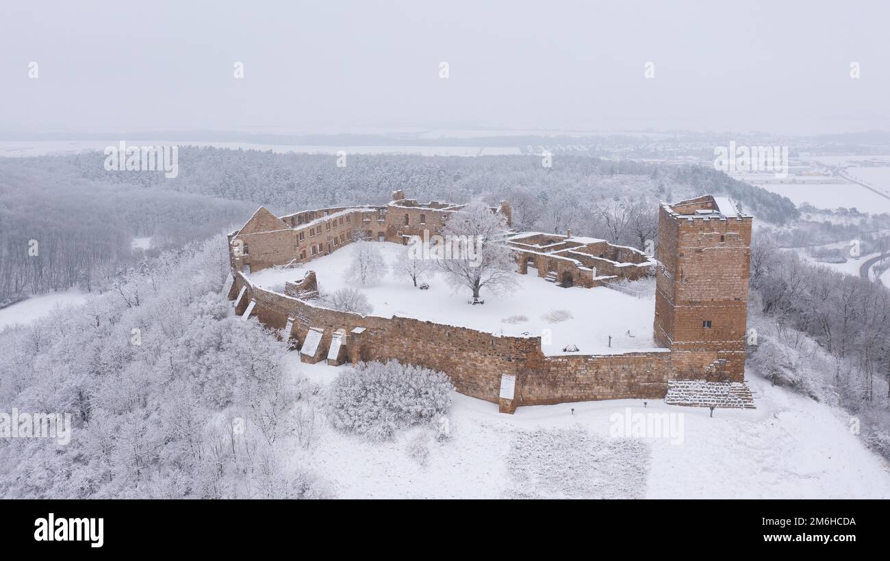 Gleichen Castle in the snow, medieval castle ruins, Drei Gleichen ...