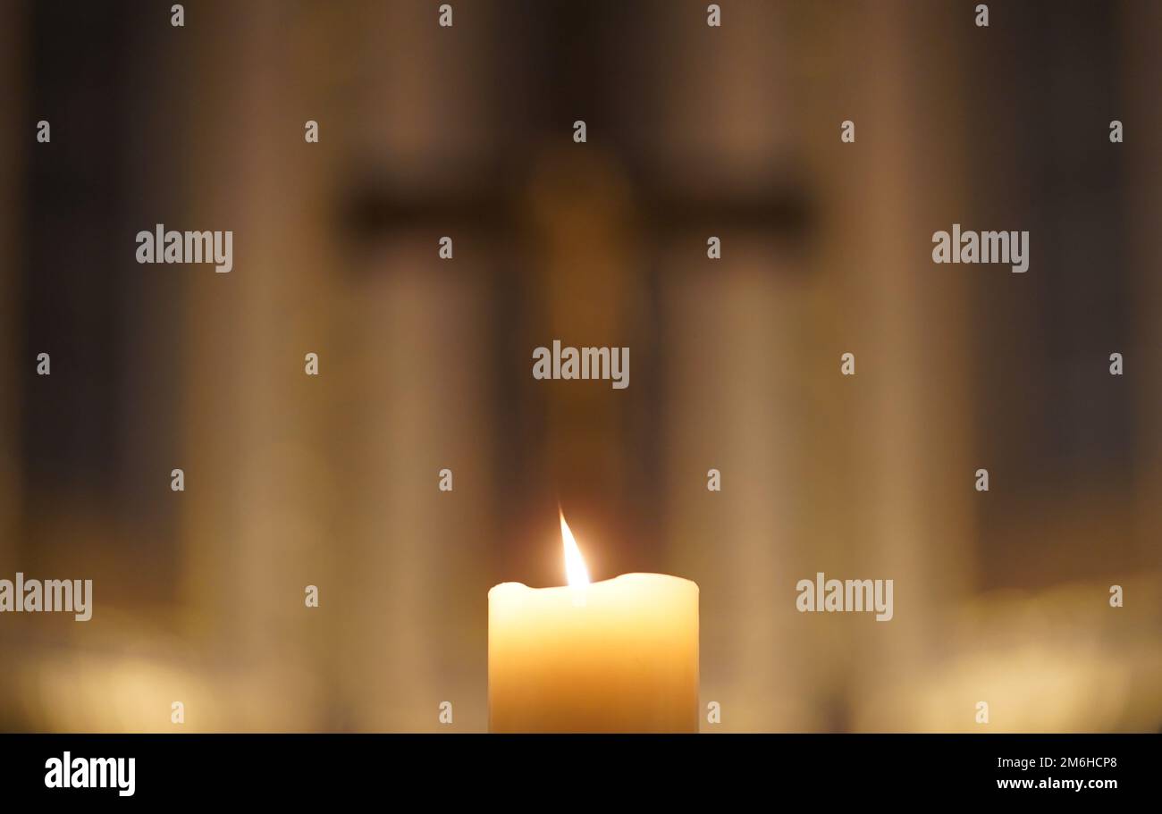Hamburg, Germany. 04th Jan, 2023. A candle burns during a pontifical ...