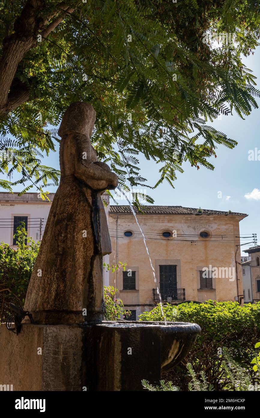 Felanitx, Spain; january 04 2022: Stone sculpture of a woman with the ...