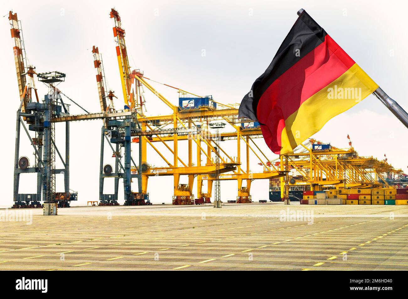 Container terminal, cranes, loading station, container handling ...