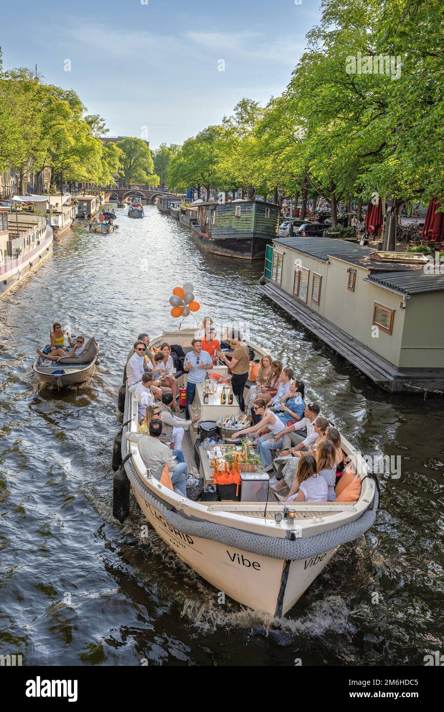 Party atmosphere on a tourist boat in the canals, Amsterdam ...