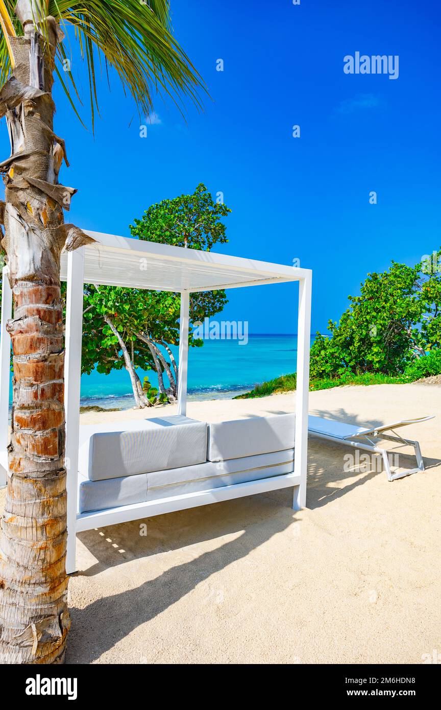 Bed white sand hi-res stock photography and images - Alamy
