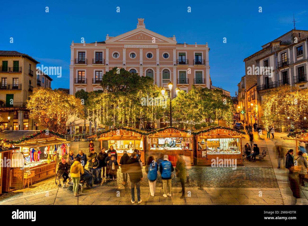 Christmas market, Plaza Mayor, Segovia, Castile and Leon, Spain Stock ...