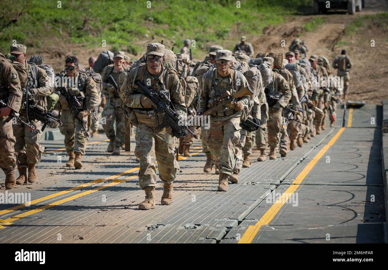 Soldiers with the 3rd Battalion, 187th Infantry Regiment, 3rd Brigade ...