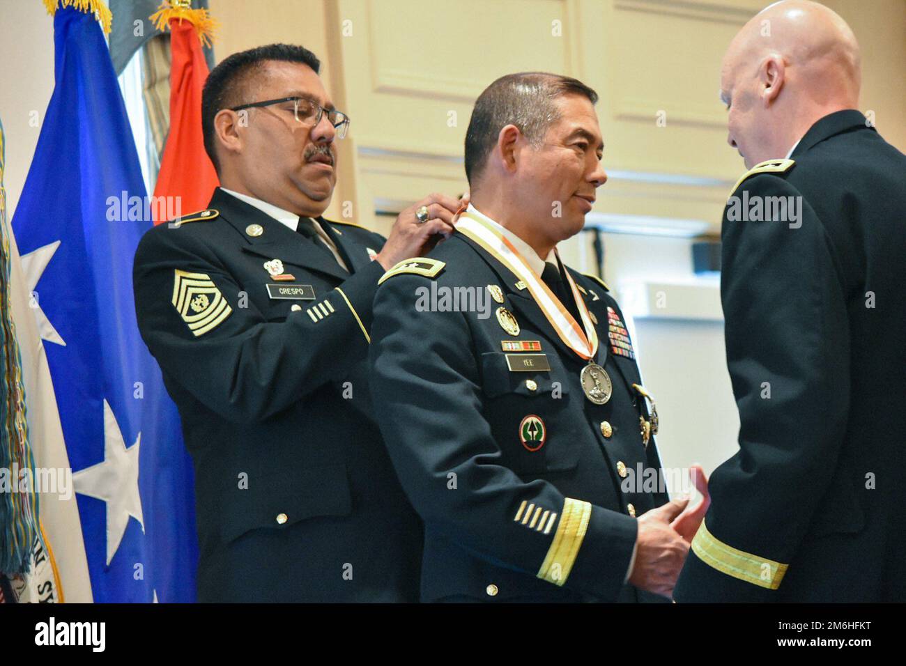 Army Command Sgt. Maj. Michael Crespo and Lt. Gen. John Morrison ...
