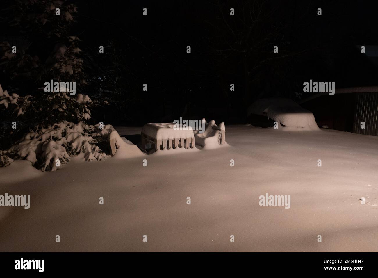 Snowy bench made of pallets at dark night Stock Photo - Alamy