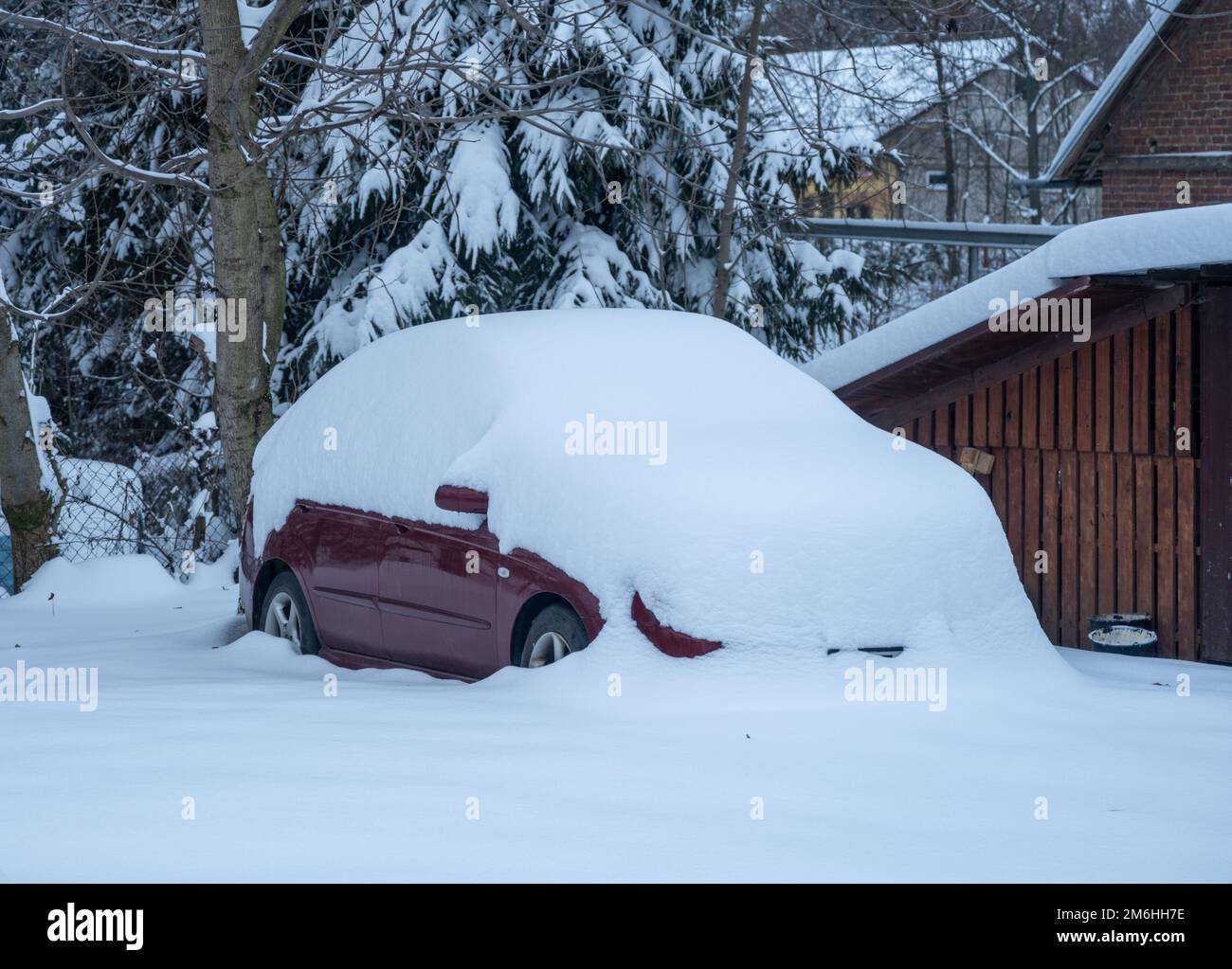 Car buried under snow hi-res stock photography and images - Alamy