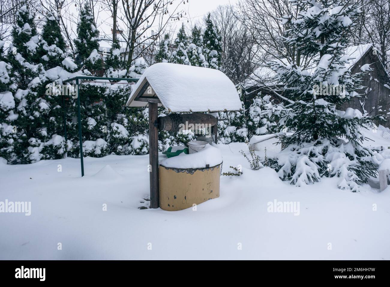 A snowy traditional stone house hi-res stock photography and images - Alamy
