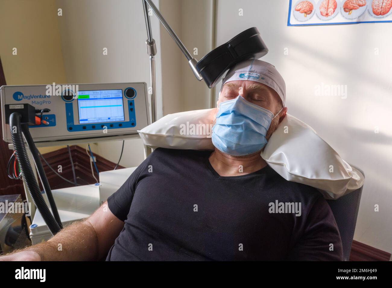 Montreal, CA - 15 november 2022: Patient undergoing Repetitive ...