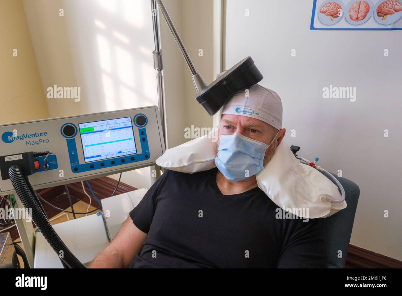 Montreal, CA - 15 november 2022: Patient undergoing Repetitive ...