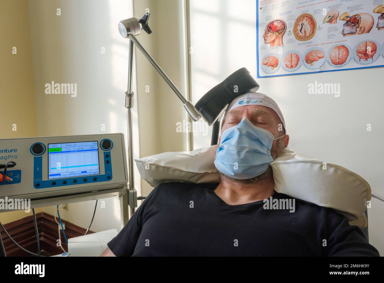 Montreal, CA - 12 november 2022: Patient undergoing Repetitive ...