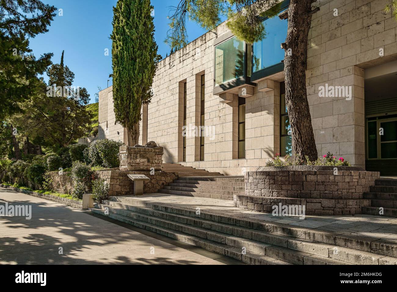 Delphi archaeological museum hi-res stock photography and images - Alamy