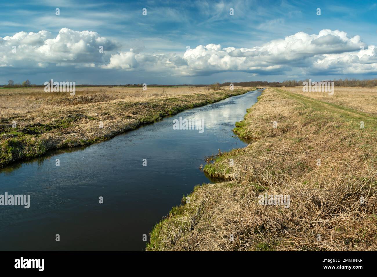 River through a meadow hi-res stock photography and images - Alamy
