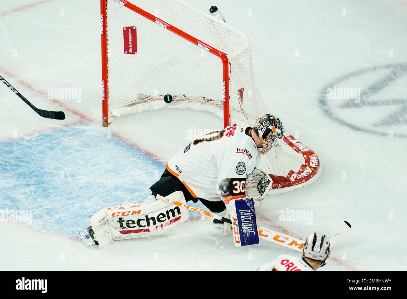 Mannheim, Germany. 04th Jan, 2023. Ice hockey: DEL, Adler Mannheim ...