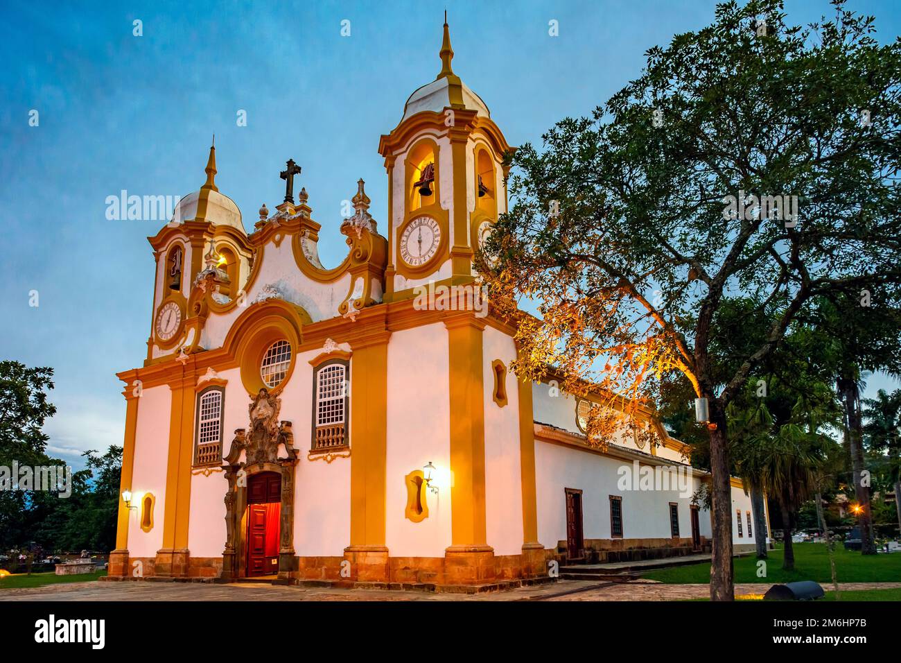 Illuminated facade historic building hi-res stock photography and ...
