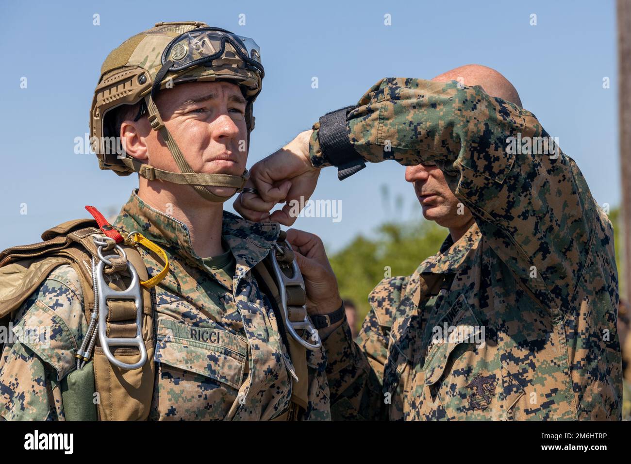 U.S. Marines with 2d Reconnaissance Battalion, 2d Marine Division ...