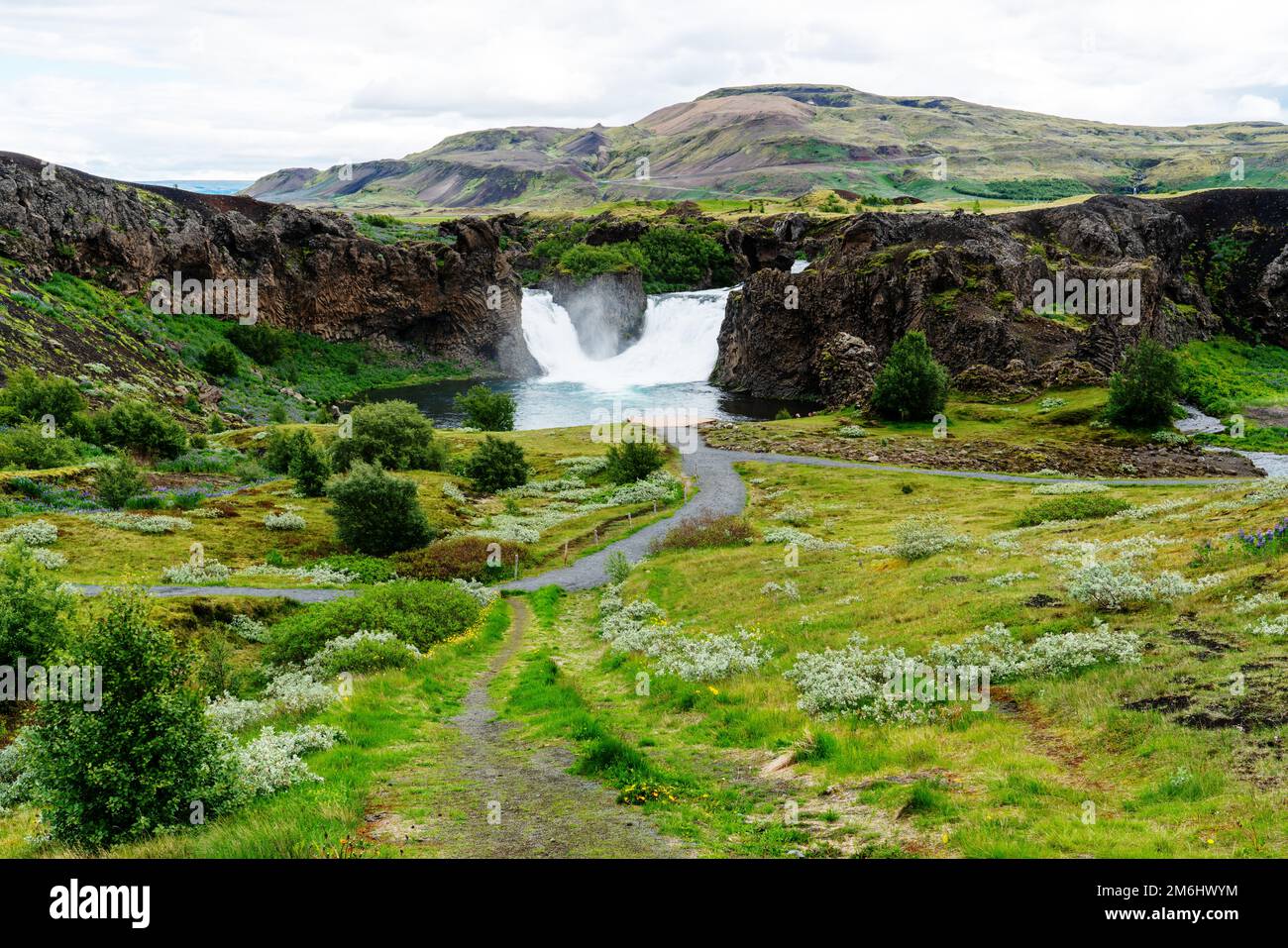 View of Leif Erikson monument in front of Hallgrimskirkja church in ...