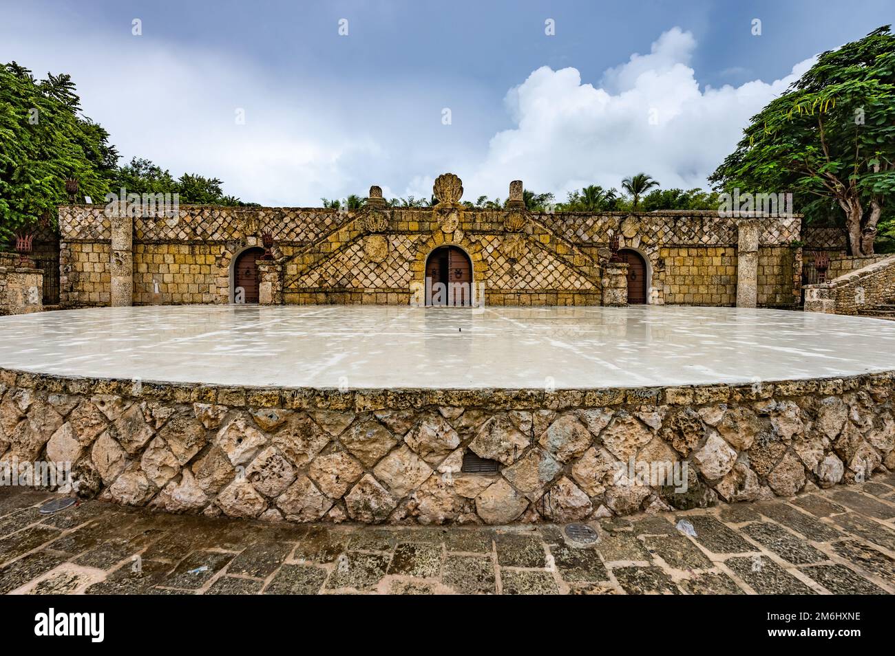 Old round stone building hi-res stock photography and images - Alamy