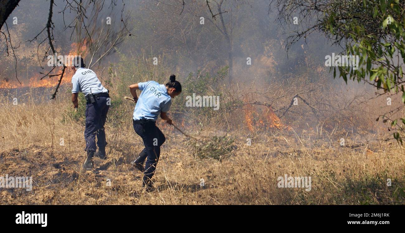 Fight of police hi-res stock photography and images - Alamy