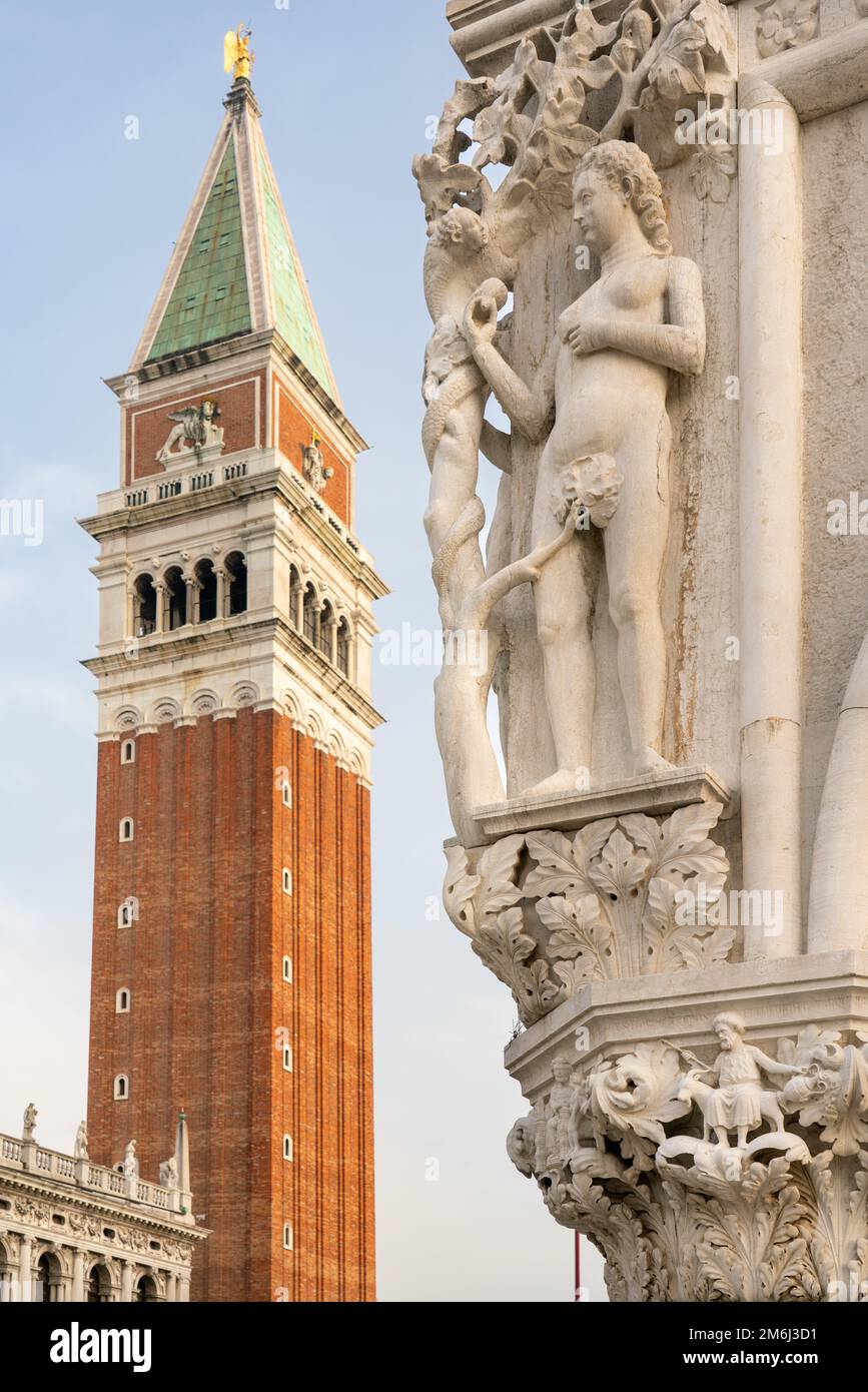 Statue in doges palace hi-res stock photography and images - Alamy