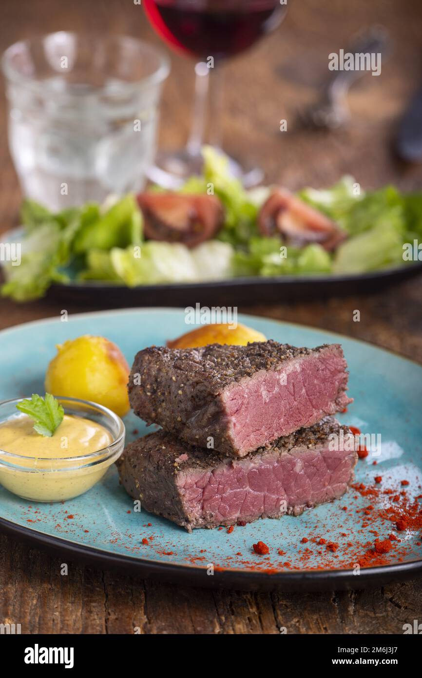 Blue rare steak hi-res stock photography and images - Alamy
