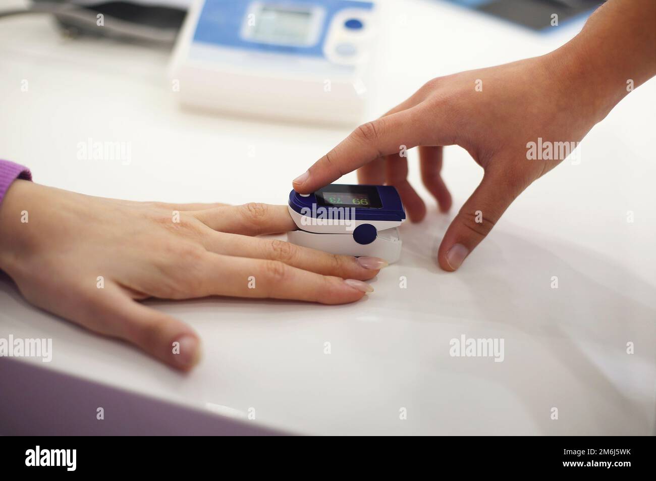 Oximeter checking hi-res stock photography and images - Alamy