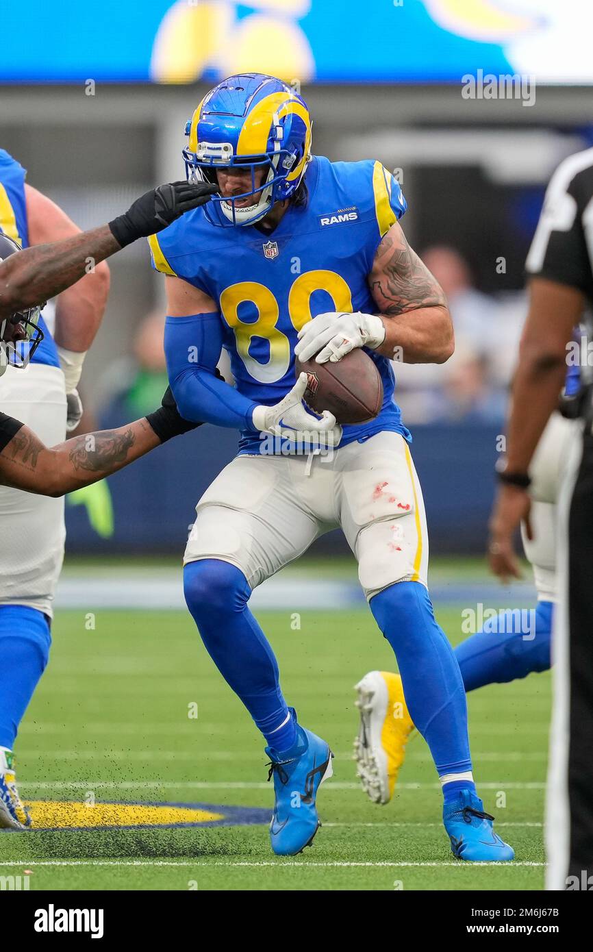 Los Angeles Rams tight end Tyler Higbee (89) catches a pass against the ...