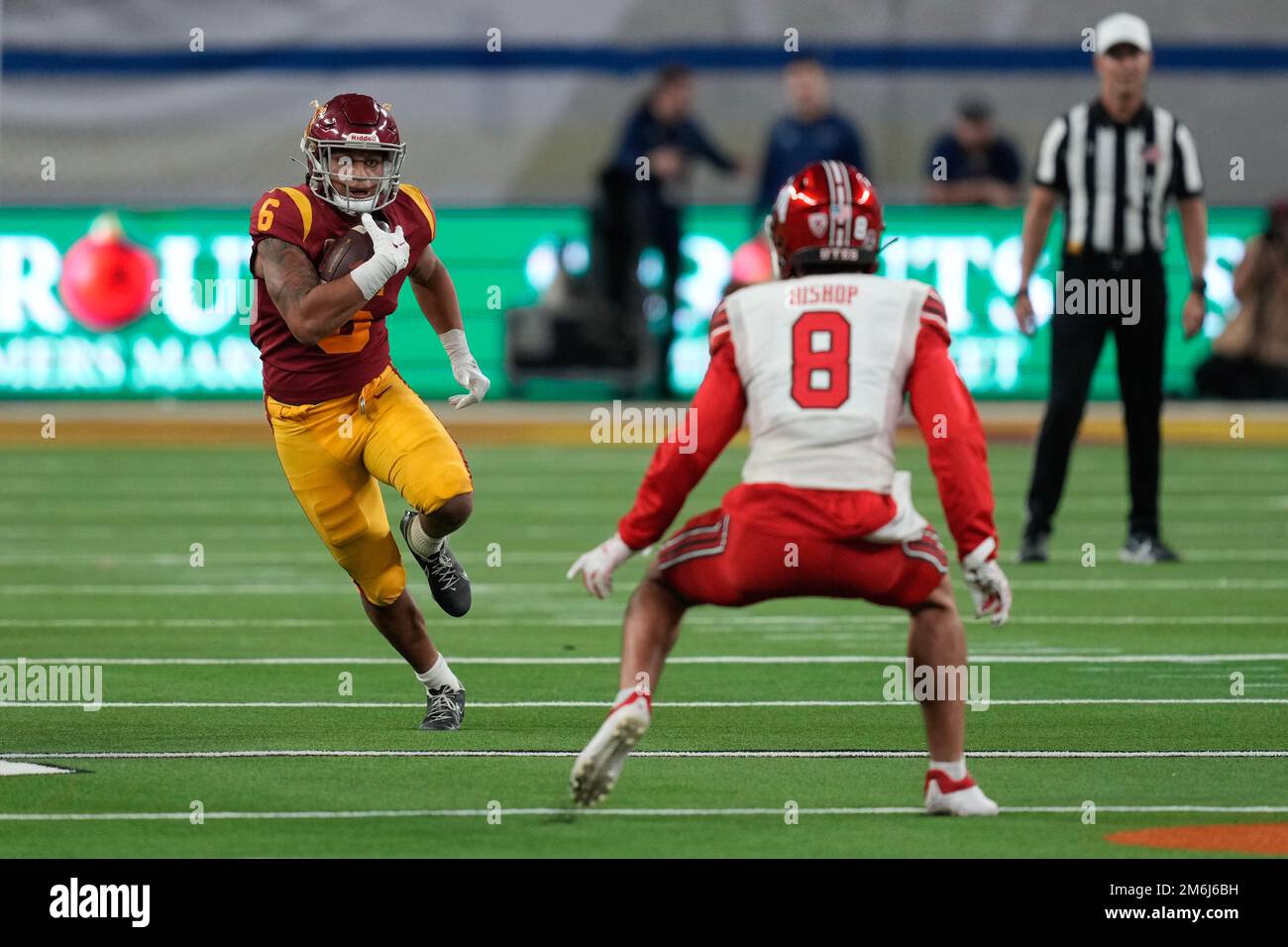 Southern California Trojans running back Austin Jones (6) catches a ...