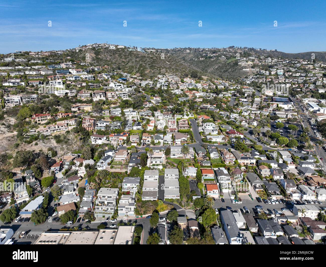 Laguna Beach coastline town with vilas on the hills, Southern ...