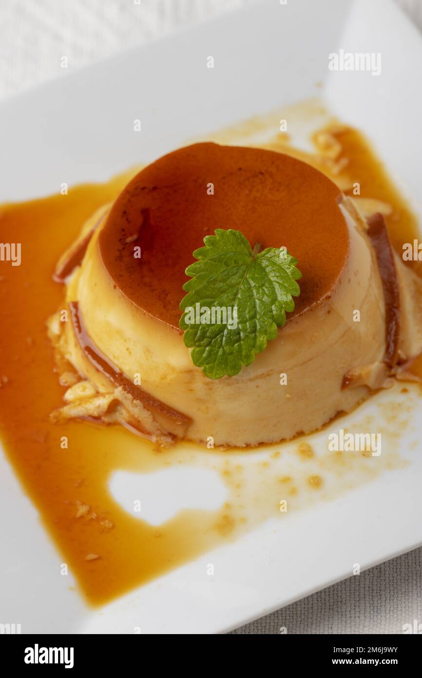 Flan pudding hi-res stock photography and images - Alamy