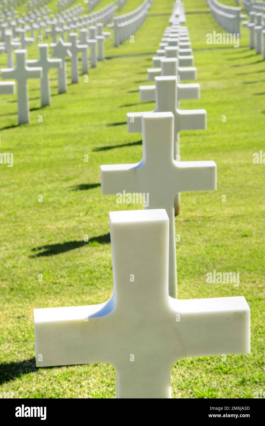 War cemetery crosses hi-res stock photography and images - Alamy