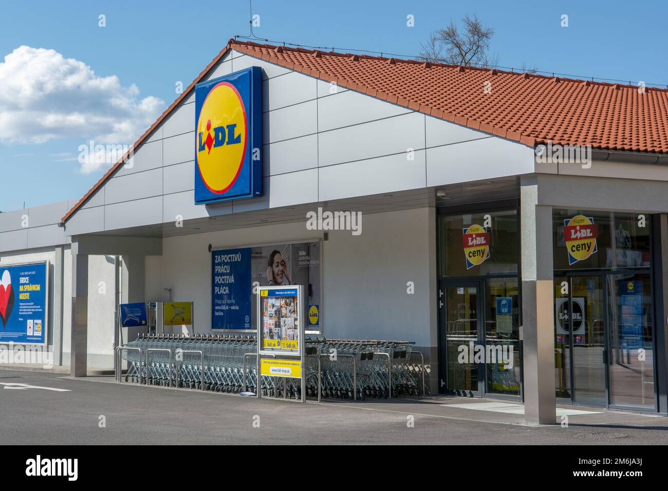 Lidl germany entrance hi-res stock photography and images - Alamy