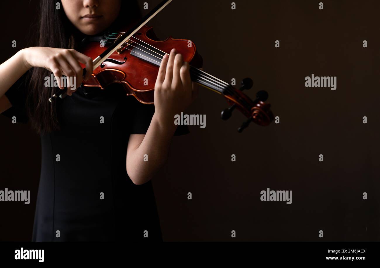 Teen playing violin in formal wear Stock Photo - Alamy