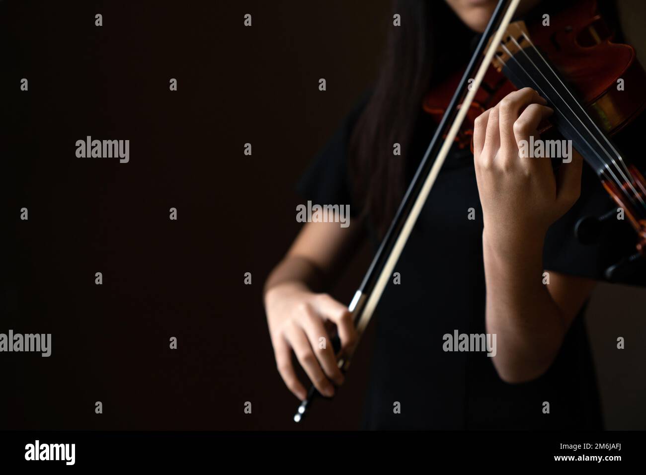 Close up musician playing violin hi-res stock photography and images ...