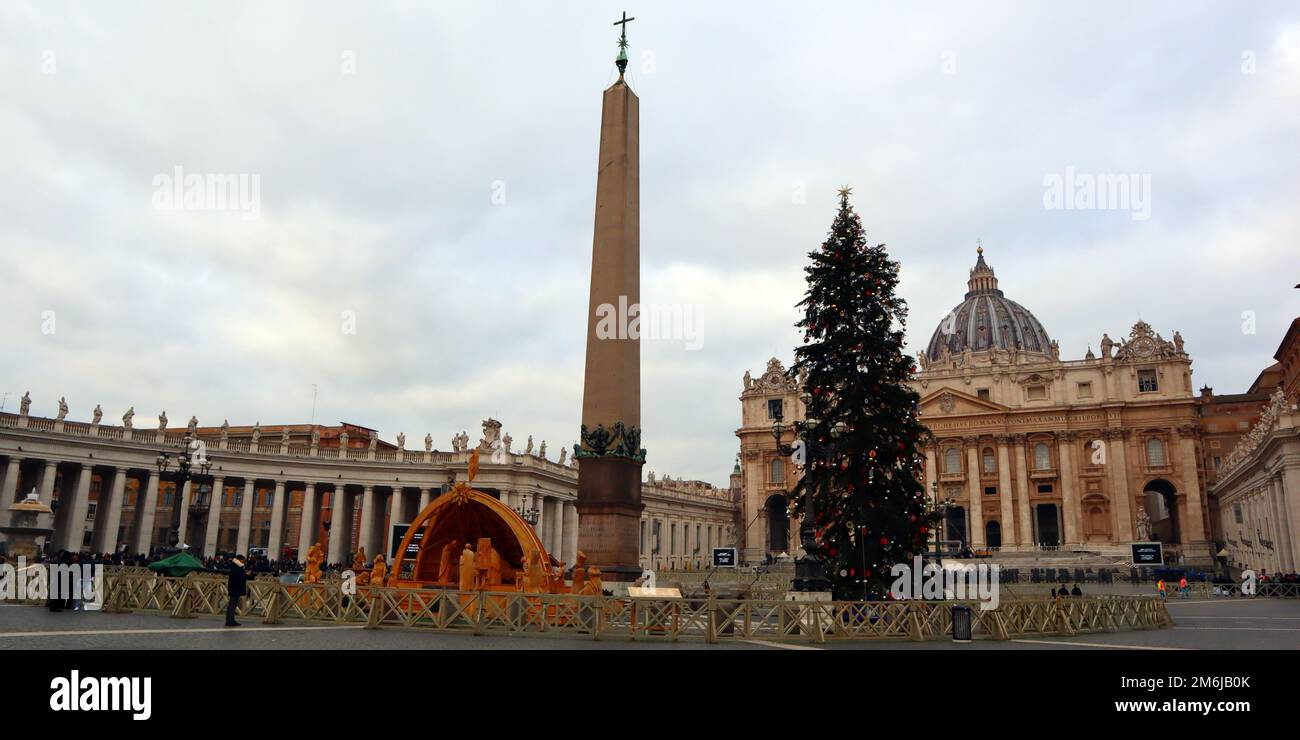 Vatican City, Holy See: Saint Peter square at Christmas with 2022 ...