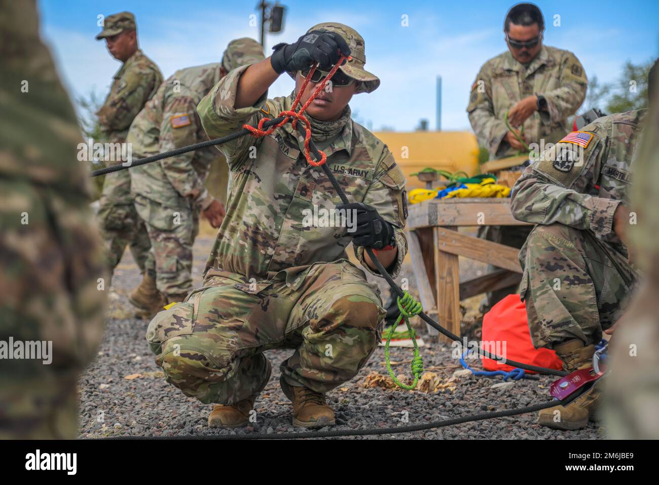 Army rigging techniques hi-res stock photography and images - Alamy