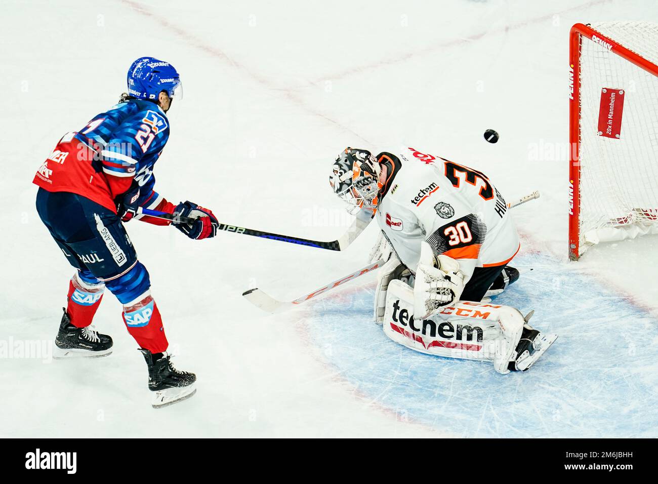 Mannheim, Germany. 04th Jan, 2023. Ice hockey: DEL, Adler Mannheim ...