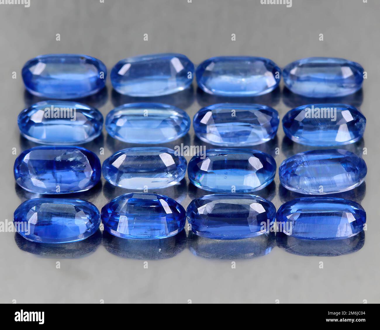 Kyanite hi-res stock photography and images - Alamy