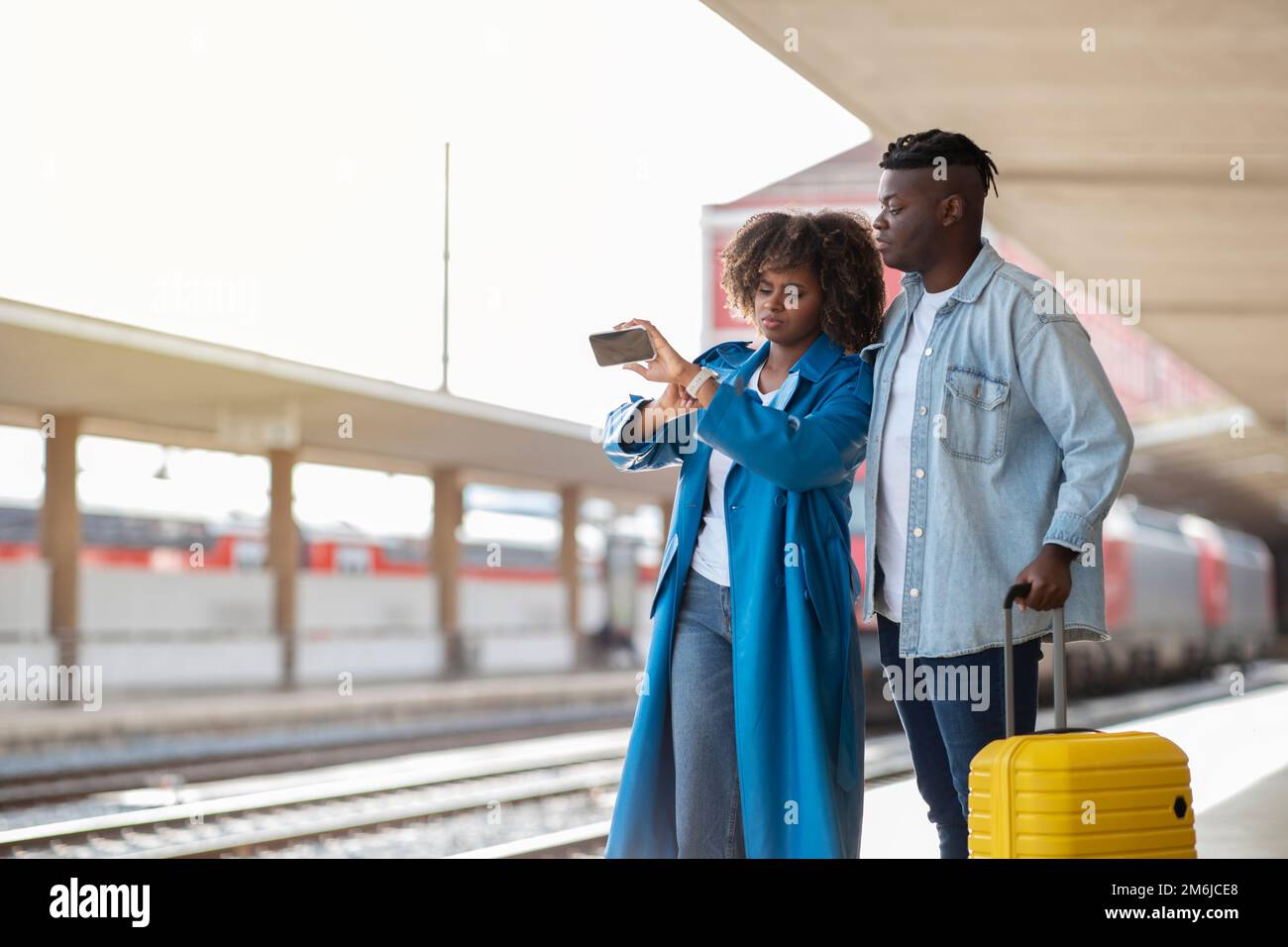 Man woman couple platform hi-res stock photography and images - Alamy