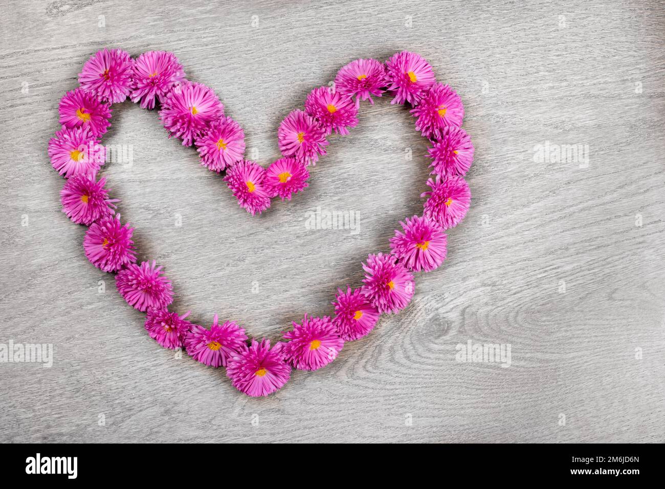 Bouquet flowers heart frame hi-res stock photography and images - Alamy
