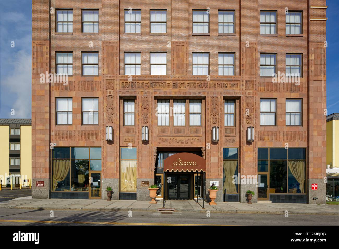 United Hotels Company of America built this art deco landmark in 1929 ...