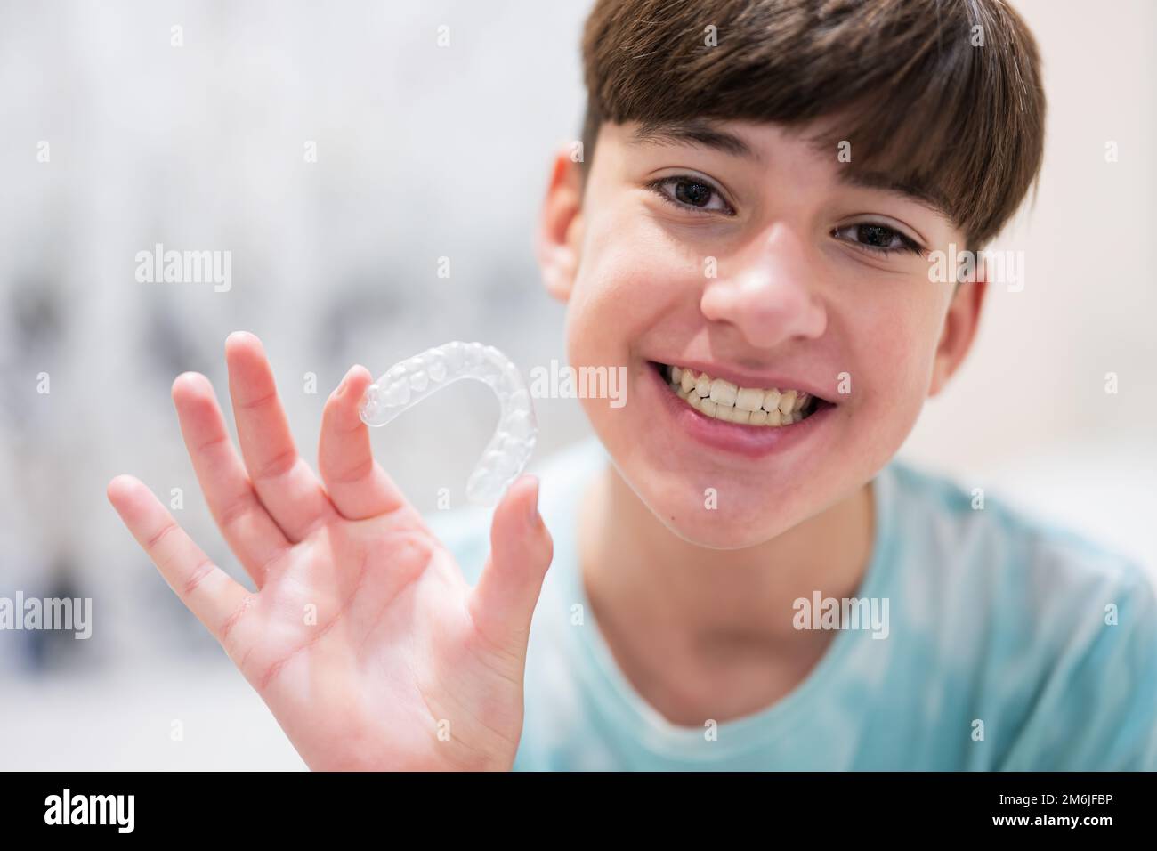 Teenager boy wear simulator orthodontic silicone invisible leveling ...