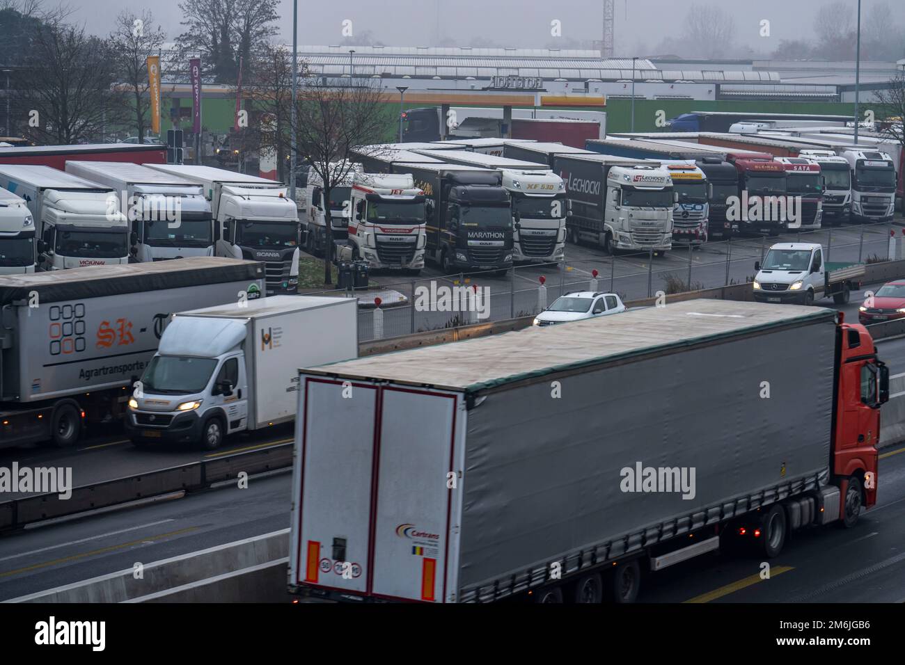 Heavy traffic on the A2 at the Bottrop-Süd service area, overcrowded ...