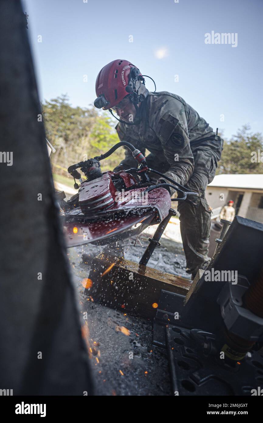 U.S. Army engineers assigned to 911th Technical Rescue Engineer Company ...