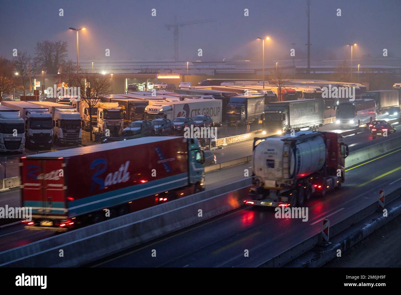 Heavy traffic on the A2 at the Bottrop-Süd service area, overcrowded ...
