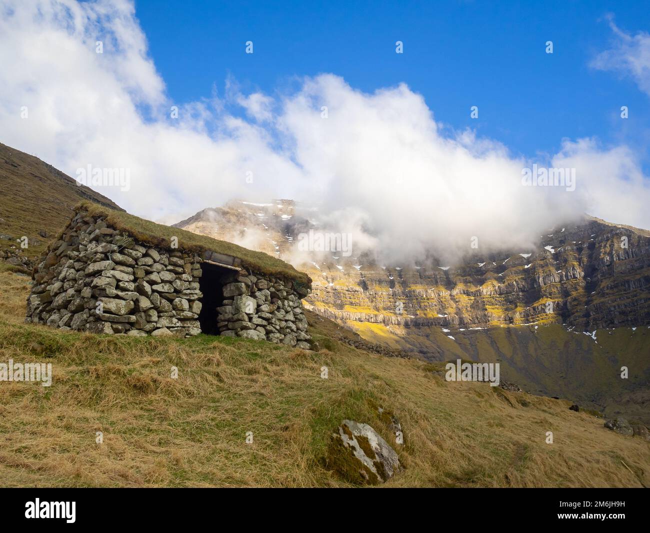 Stone house with turf roof Stock Photo - Alamy