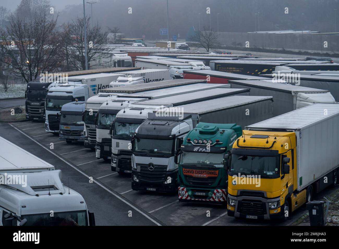 Heavy traffic on the A2 at the Bottrop-Süd service area, overcrowded ...